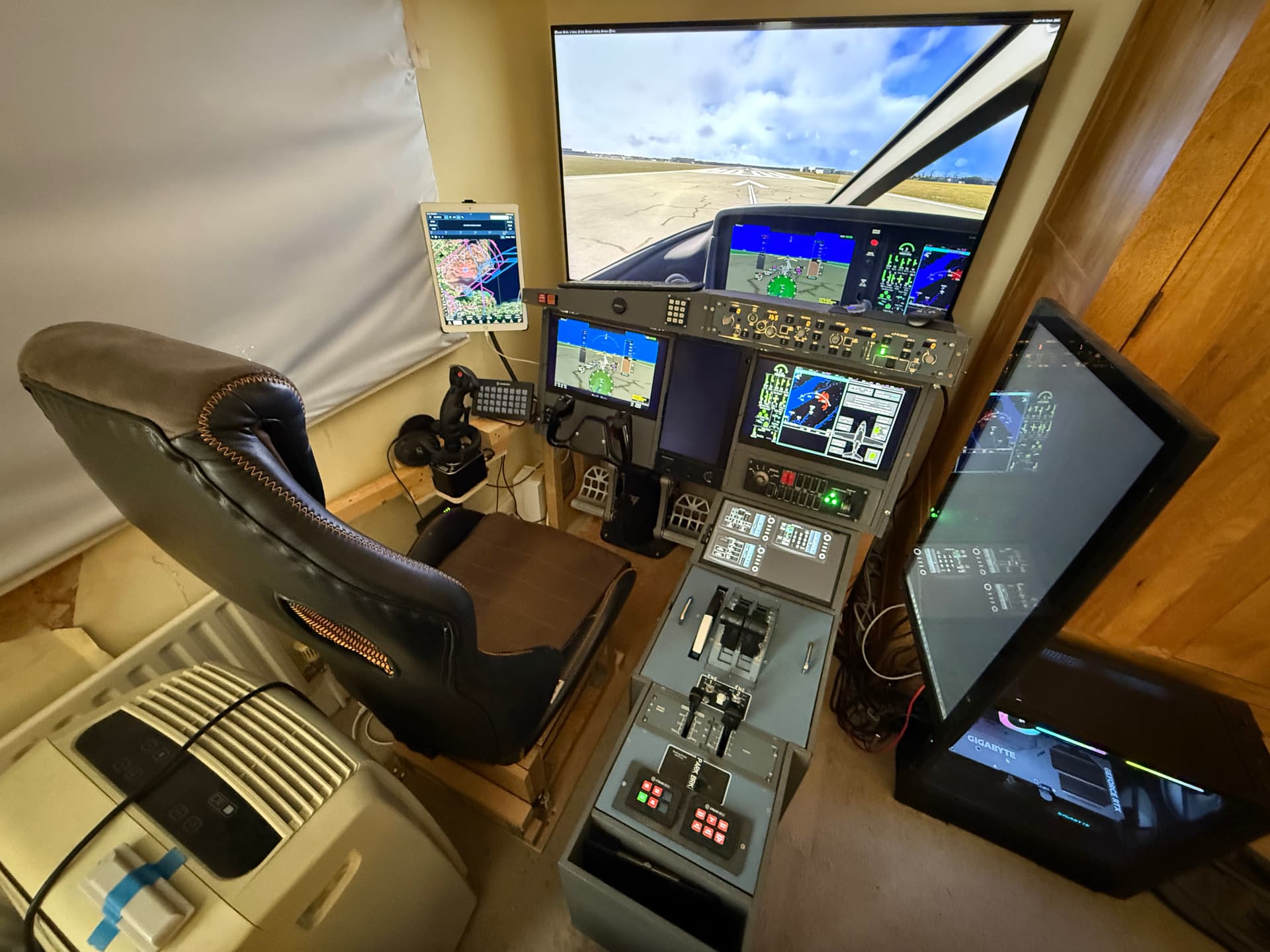 Touchscreen monitors for cockpit build,14, 15, or 16 inch - Hardware & Peripherals - Microsoft ...