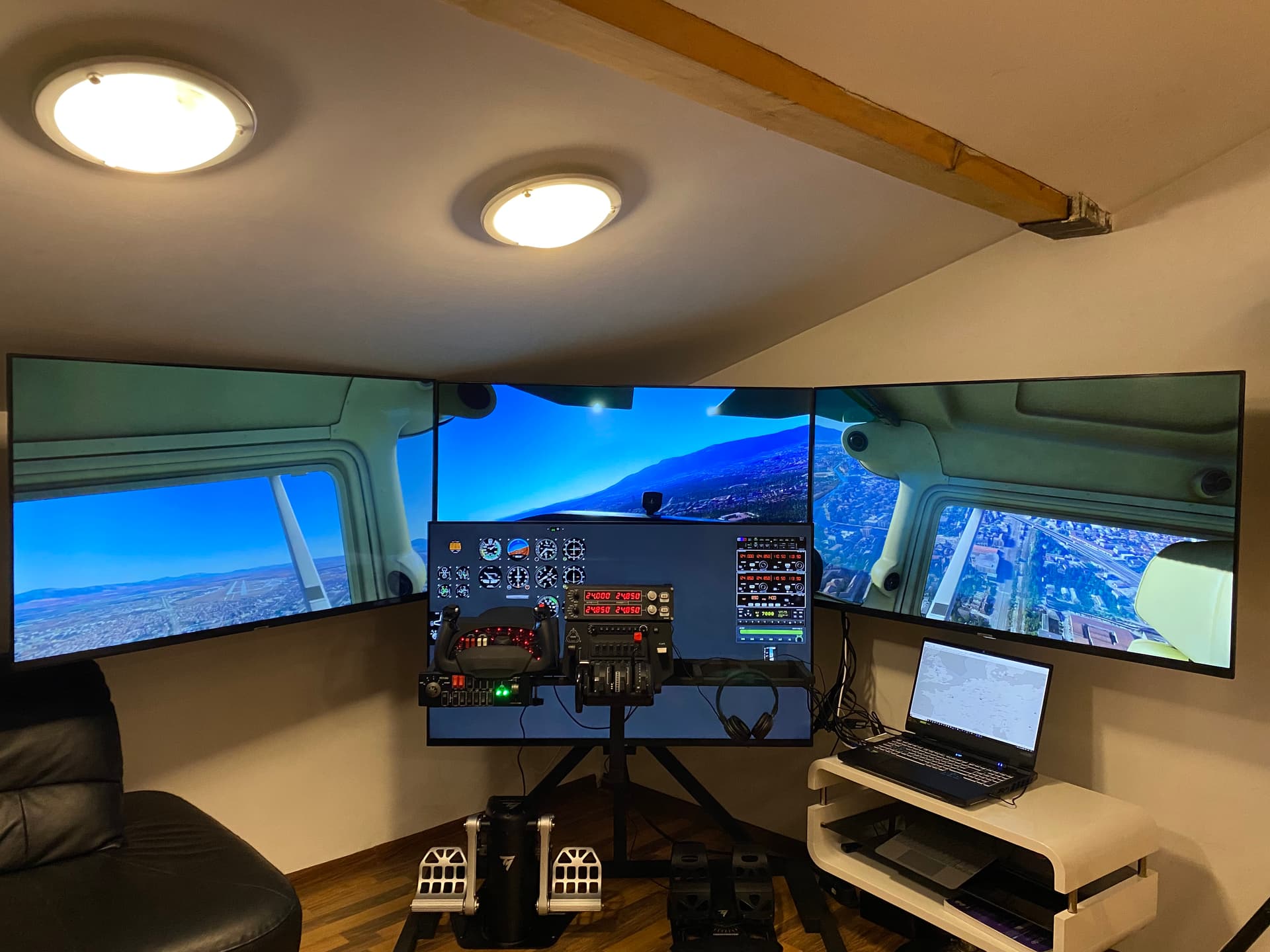 Three screens, captain's view problem - Hardware & Peripherals ...